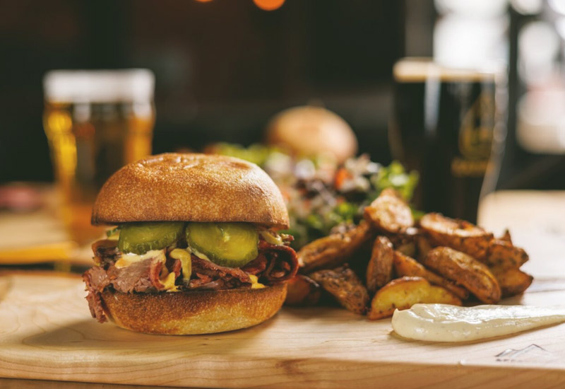 Microbrasserie Wick Station - Boire et manger à Victo